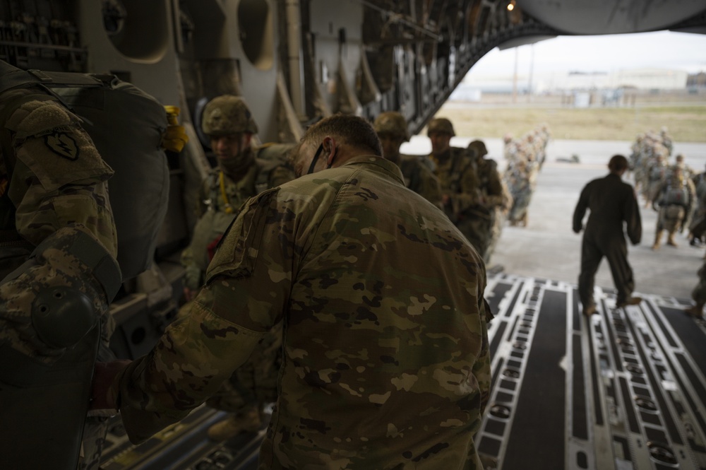 DVIDS - Images - Joint Forces Conduct Northern Edge 21 Airborne Drop ...