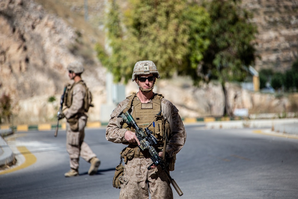 DVIDS - Images - 2/1 Conducts MOUT Patrol Exercise [Image 3 of 5]
