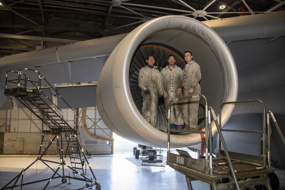 DVIDS - Images - 60AMXS maintainers service C-5M Super Galaxy [Image 14 ...