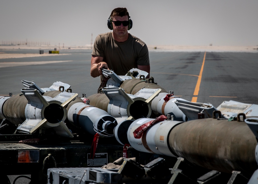 DVIDS - Images - PSAB and AUAB collaborate for F-16 ICTs [Image 4 of 13]