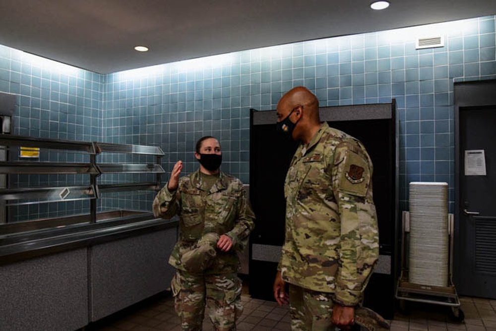 DVIDS - Images - NY Command Chief Visits 105th Airlift Wing [Image 1 of 6]