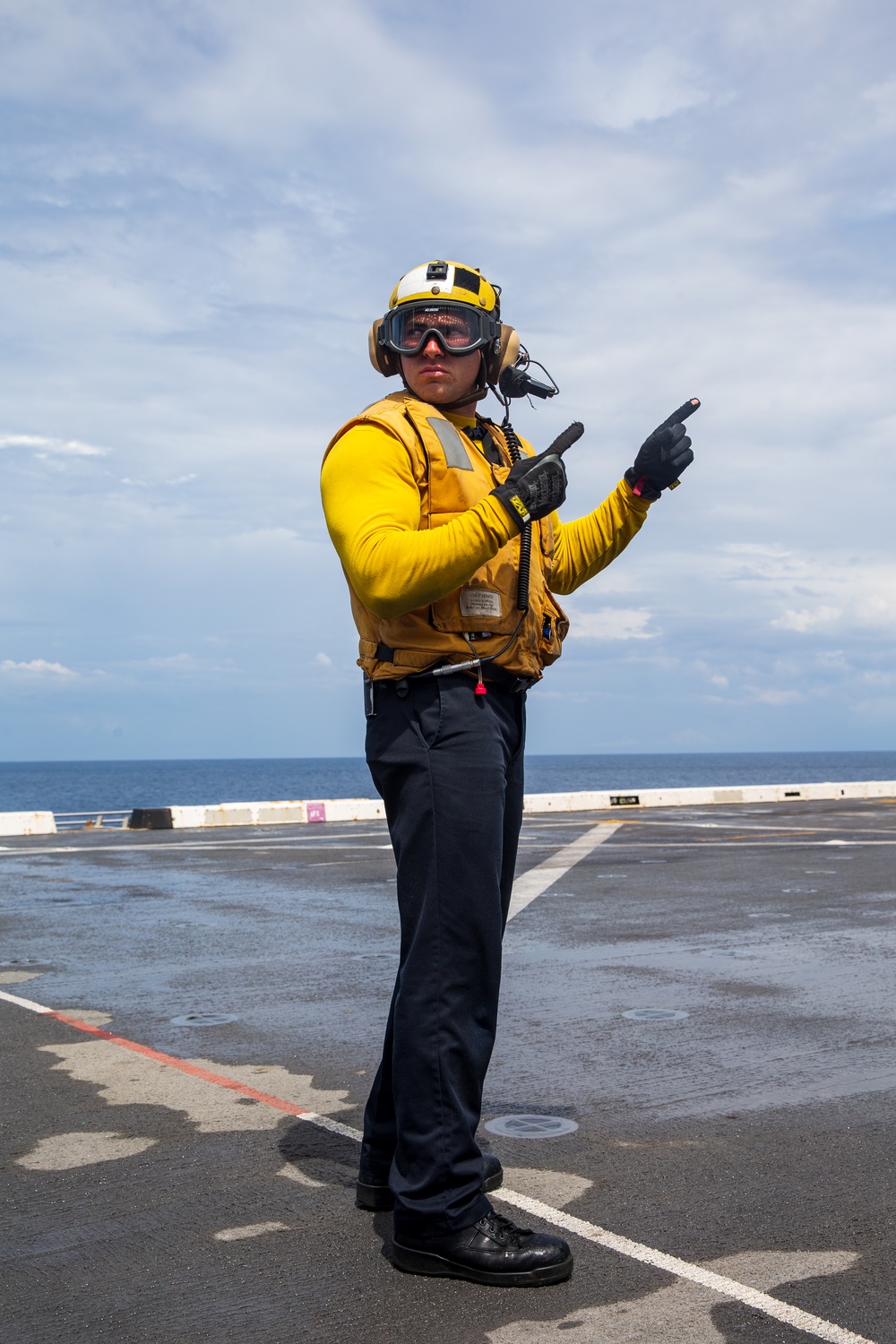 DVIDS - Images - U.S. Marines, Sailors conduct flight operations aboard ...
