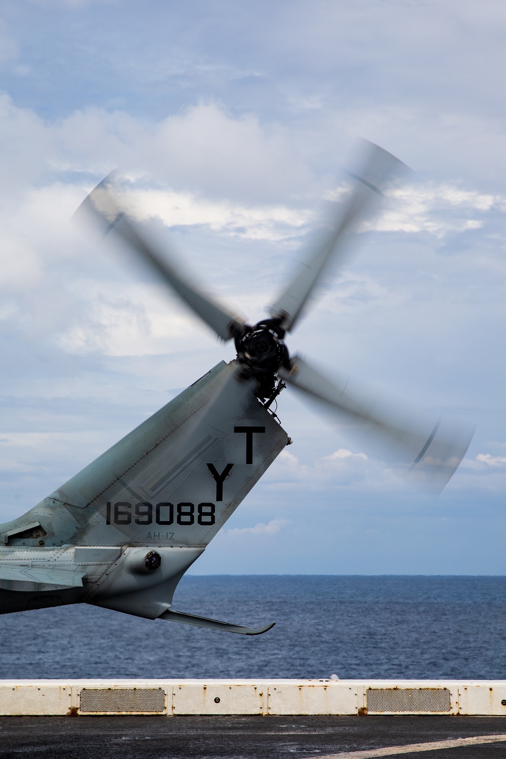 DVIDS - Images - U.S. Marines, Sailors conduct flight operations aboard USS Somerset [Image 4 of 14]