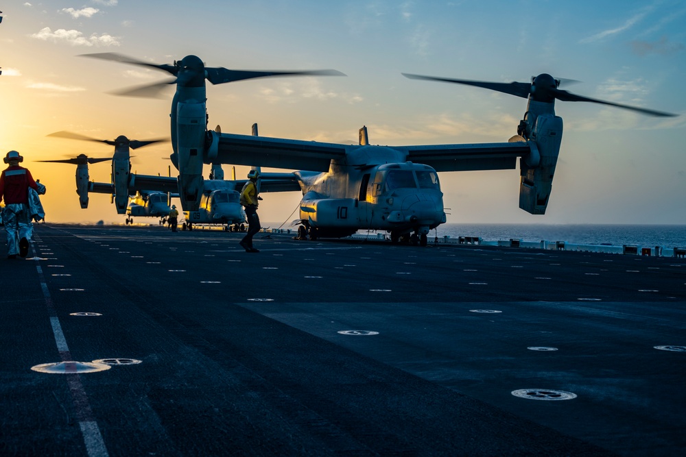 DVIDS - Images - 15th MEU Marines conduct flight operations aboard USS ...