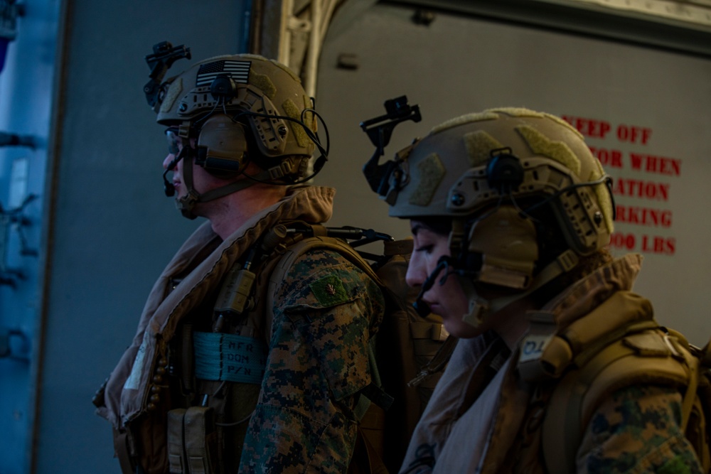DVIDS - Images - 15th MEU Marines conduct flight operations aboard USS ...