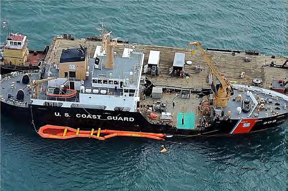DVIDS - Images - Coast Guard, Navy conduct joint agency oil pollution ... DVIDS - Images - Coast Guard, Navy conduct joint agency oil pollution ...