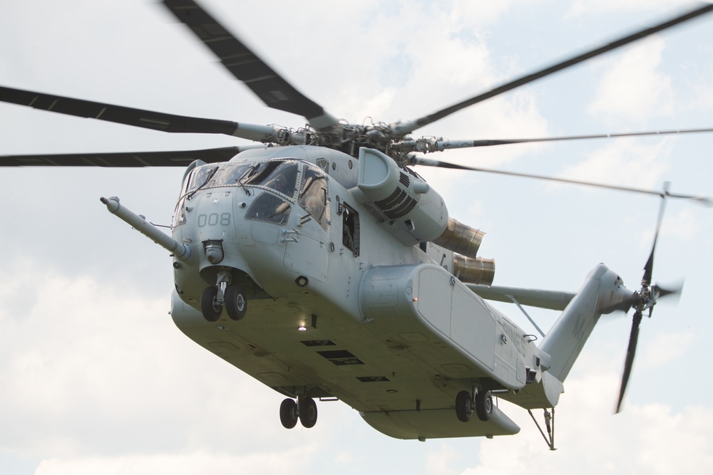 DVIDS - Images - Commander of "America's Airwing" flies the Corps ...
