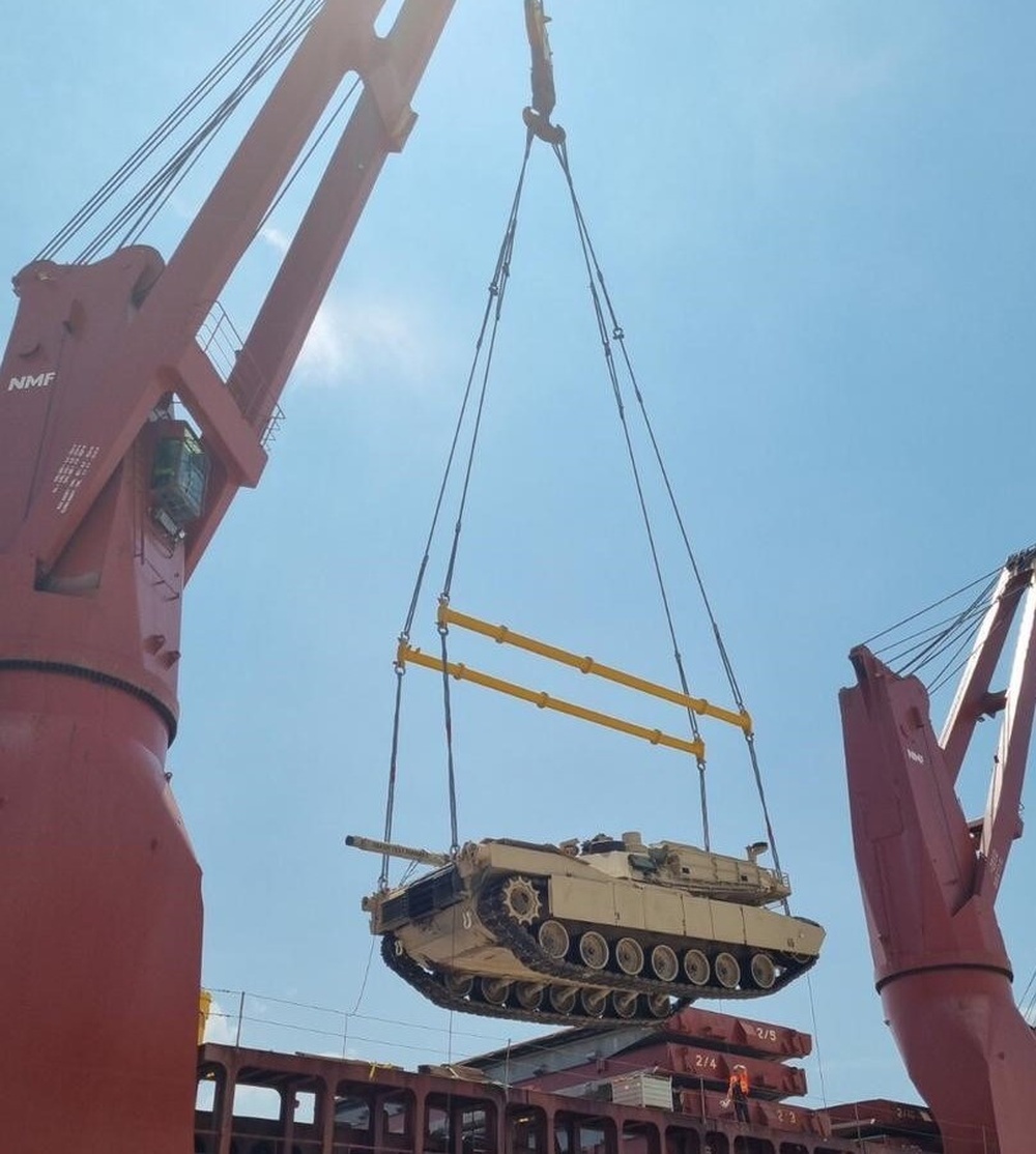 DVIDS - News - ‘Tanks Everywhere’: Army Transporters and Logisticians ...