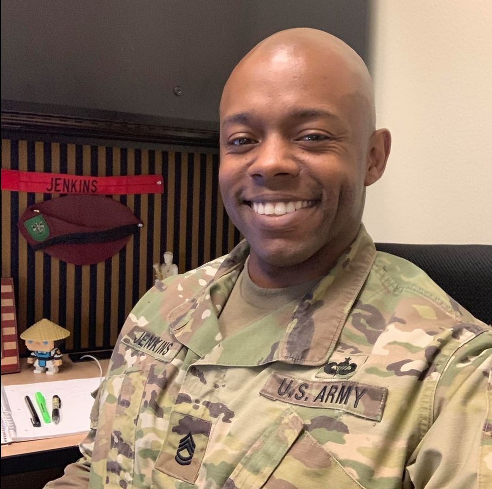 DVIDS - News - Army recruiter and wife rescue man trapped in burning ... DVIDS - News - Army recruiter and wife rescue man trapped in burning ...