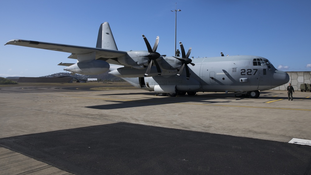 DVIDS - Images - Talisman Sabre 21: U.S. Marines with VMGR-152 refuel Australian F/A-18s [Image ...