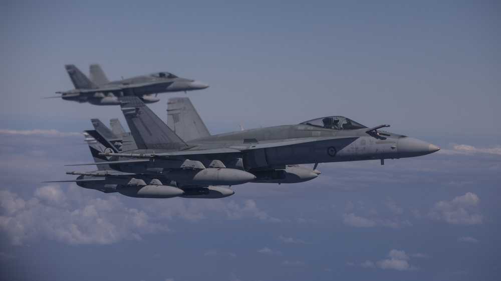 DVIDS - Images - Talisman Sabre 21: U.S. Marines with VMGR-152 refuel Australian F/A-18s [Image ...
