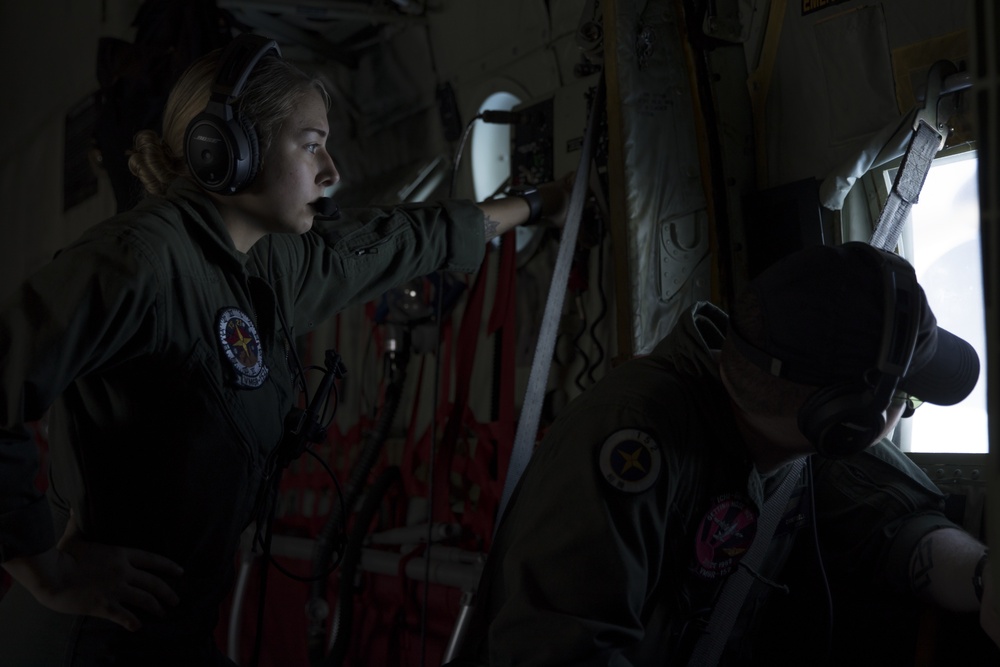 DVIDS - Images - Talisman Sabre 21: U.S. Marines with VMGR-152 refuel Australian F/A-18s [Image ...