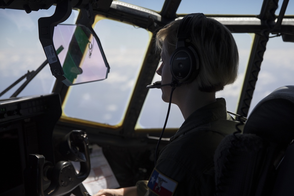 DVIDS - Images - Talisman Sabre 21: U.S. Marines with VMGR-152 refuel Australian F/A-18s [Image ...