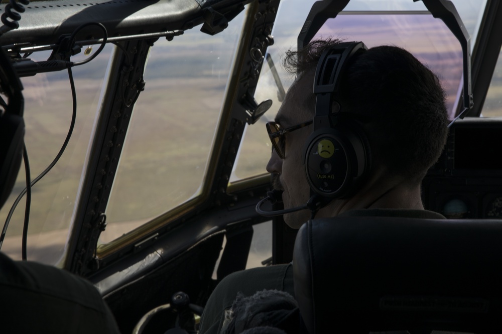 DVIDS - Images - Talisman Sabre 21: U.S. Marines with VMGR-152 refuel Australian F/A-18s [Image ...
