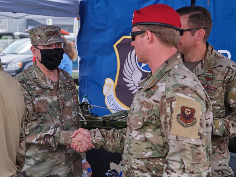 DVIDS - Images - AFSOC Commander tours EAA AirVenture Oshkosh 2021 ...