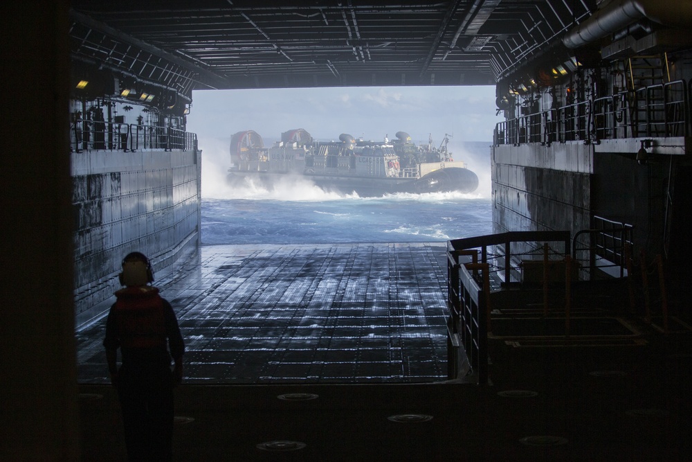 DVIDS - Images - 3d Marine Division conducts a ship-to-shore movement ...
