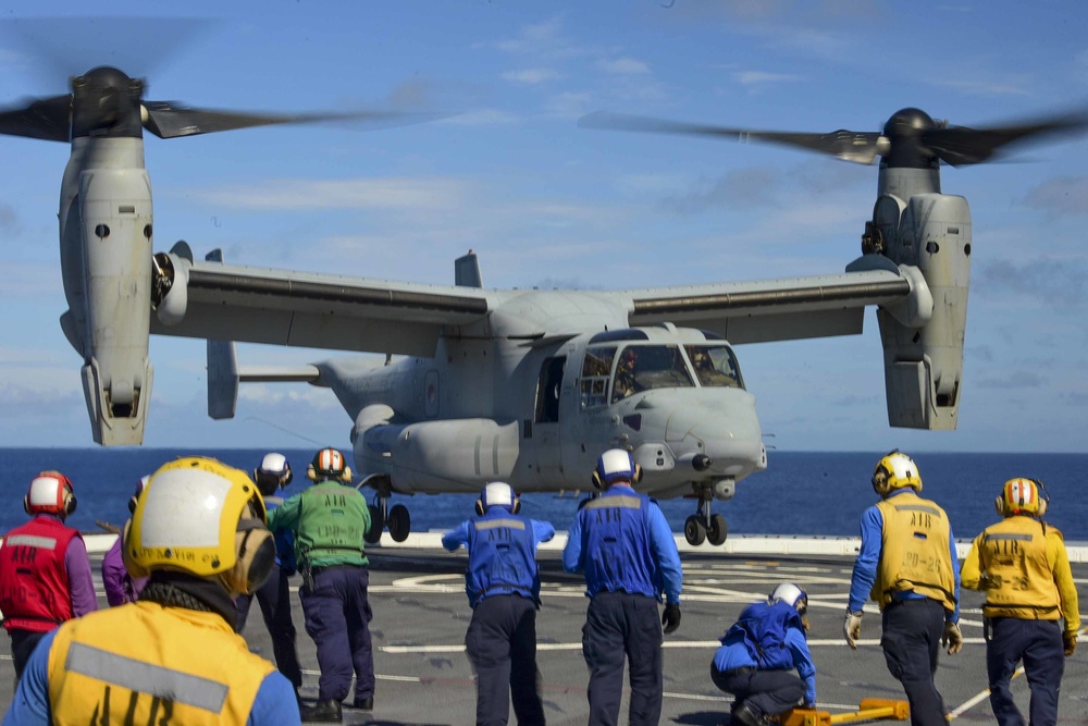 DVIDS - Images - USS John P. Murtha (LPD 26) Flight Deck Ops [Image 4 of 7]