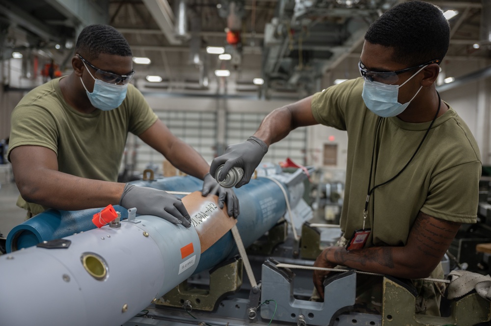 DVIDS - Images - 2nd MXS prepares missiles for WSEP demo [Image 7 of 12]