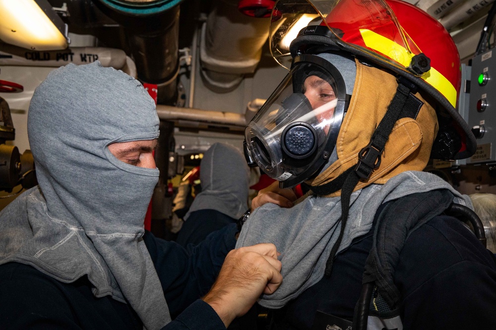 DVIDS - Images - USS Sioux City Conducts a Mass Conflagration Drill ...