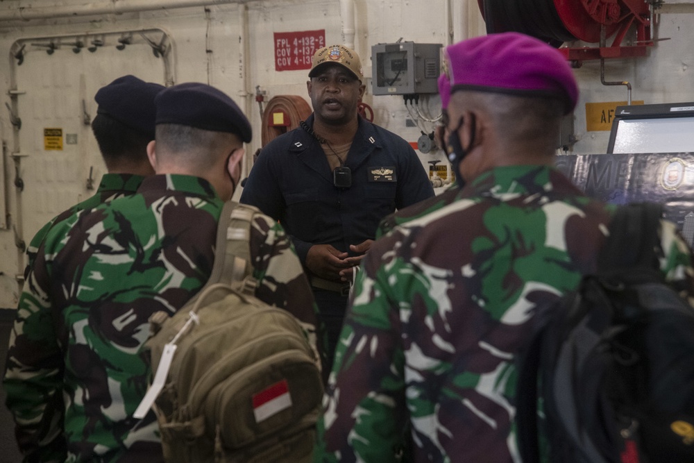DVIDS - Images - Indonesian Marine Corps Commandant Tours USS San Diego ...