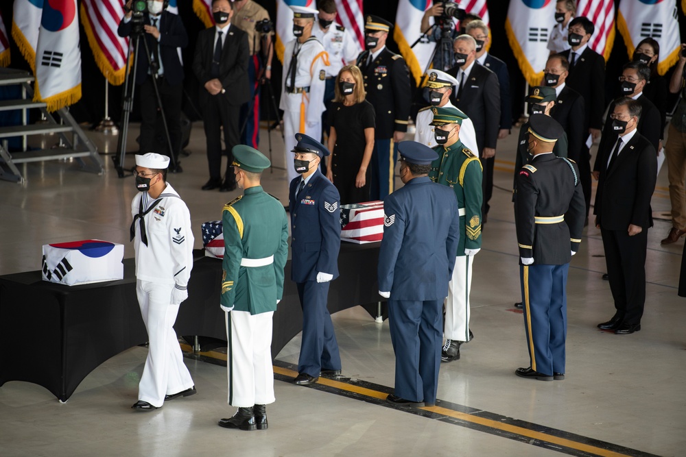 DVIDS - Images - DPAA Hosts Joint Repatriation Ceremony with ROK [Image 4 of 24]