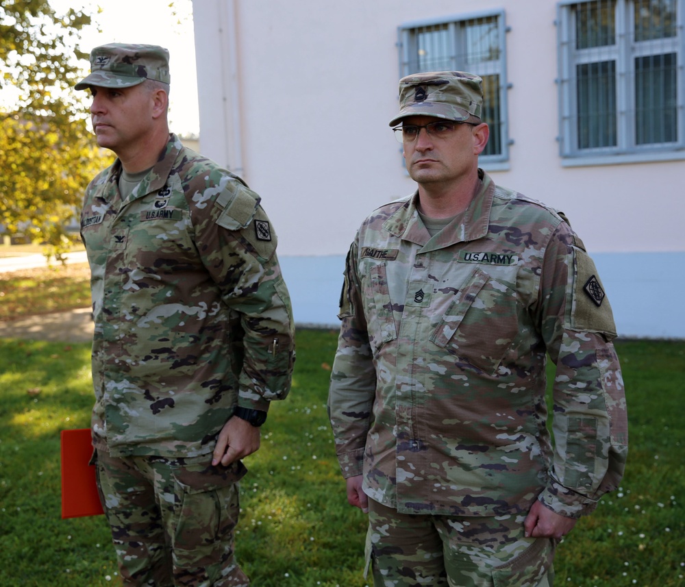 DVIDS - Images - 2d TSB commander awards Bronze Order of Mercury [Image ...