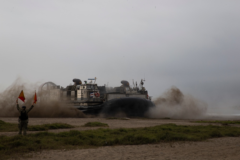 DVIDS - Images - UNITAS 2021: U.S. Marines load onto LCAC prior to ...