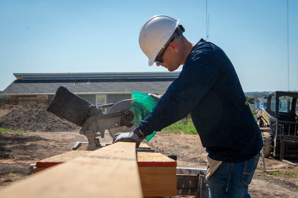DVIDS - Images - U.S Sailors help Habitat for Humanity [Image 7 of 9]