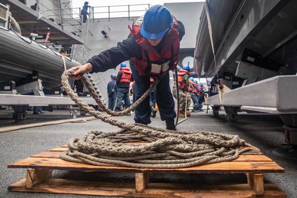 DVIDS - Images - USS Arlington Sailors Work Together During a ...