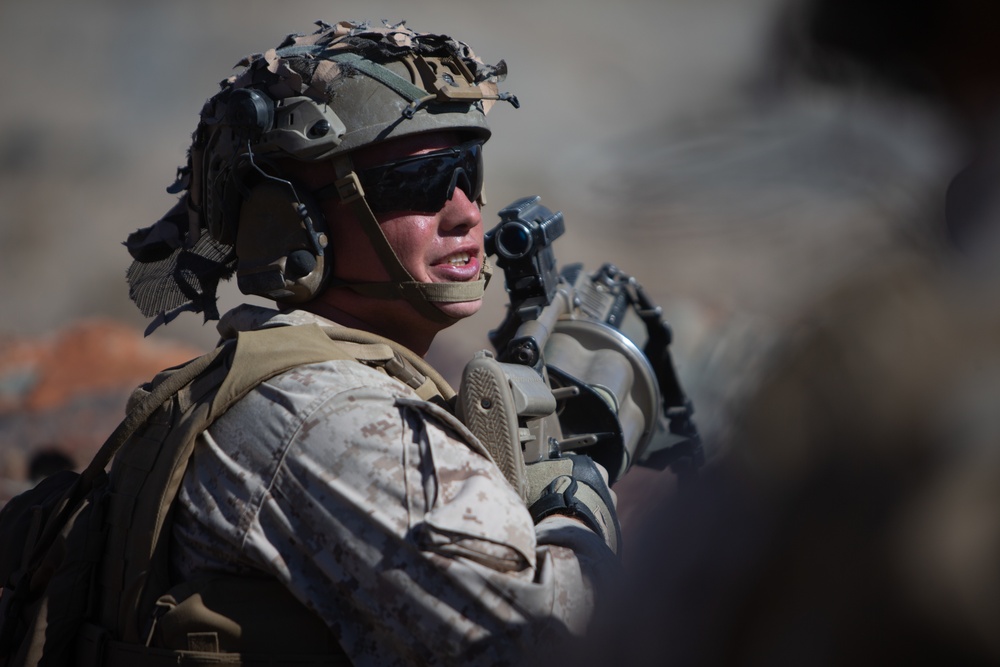 DVIDS - Images - V3/2 Conducts Range 400 [Image 11 of 22]