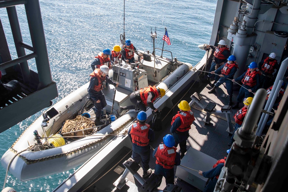 DVIDS - Images - Makin Island RHIB Operations [Image 2 of 15]