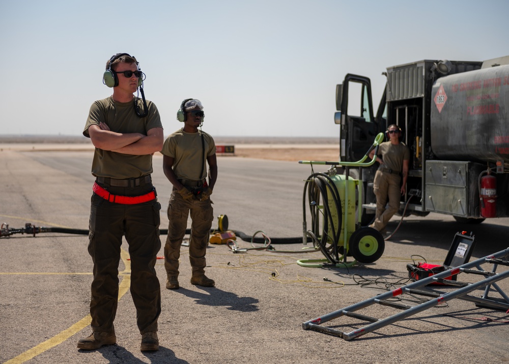 DVIDS - Images - Strike Eagle aircrews conduct rapid crew swaps [Image ...