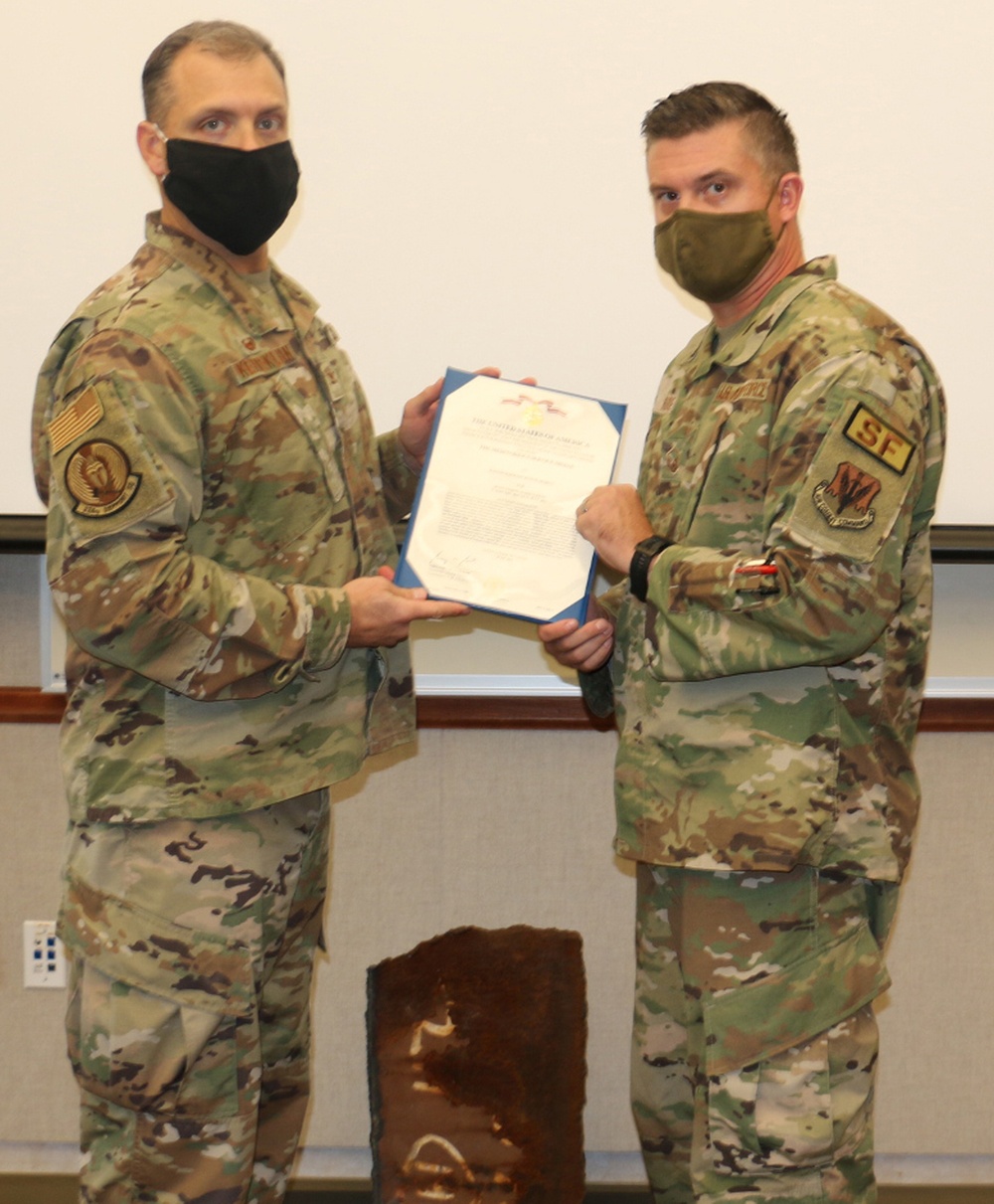 DVIDS - News - Eastern Air Defense Sector awards medals to seven Airmen