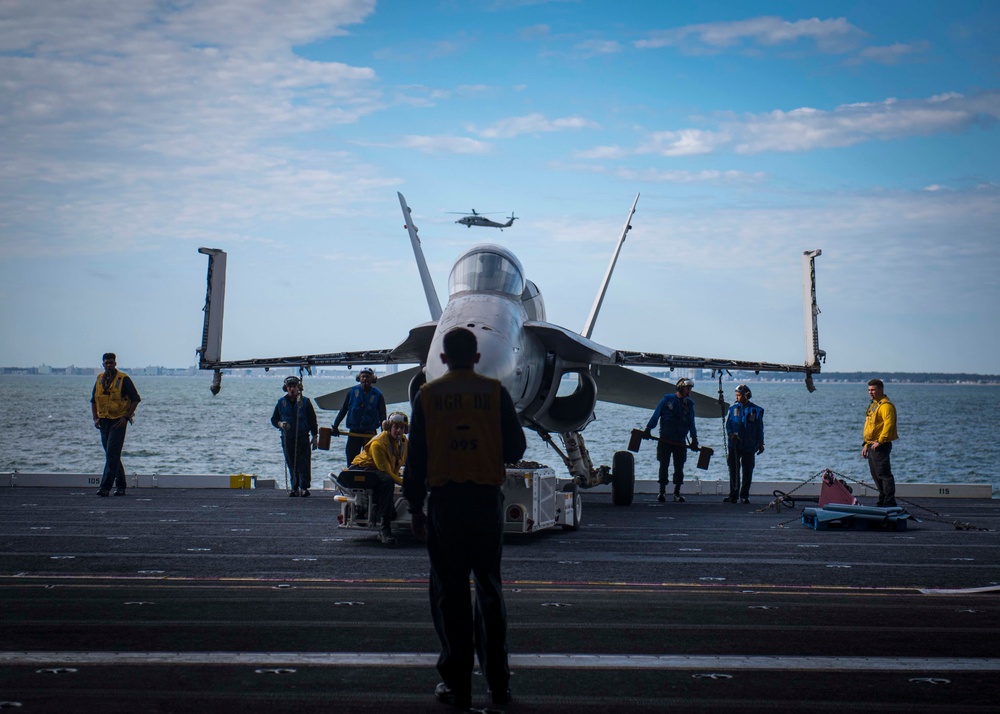 DVIDS - Images - GHWB Sailors Transport Aircraft [Image 1 of 2]