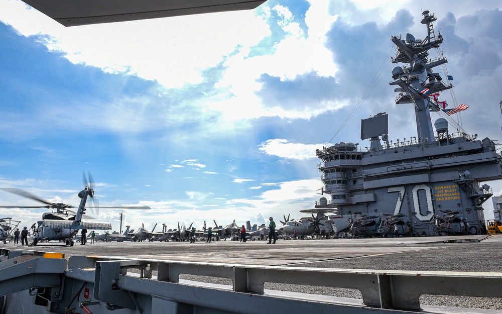 DVIDS - Images - USS Carl Vinson (CVN 70), JMSDF Conduct Bilateral Operations in South China Sea ...