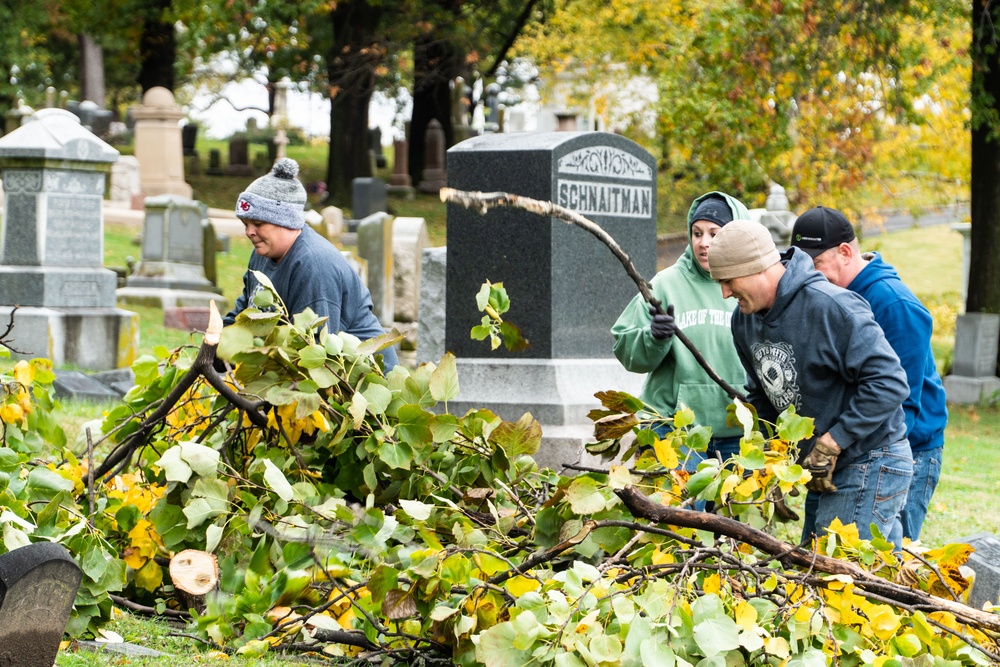 DVIDS - Images - Airmen clean up local cemetery [Image 2 of 5]