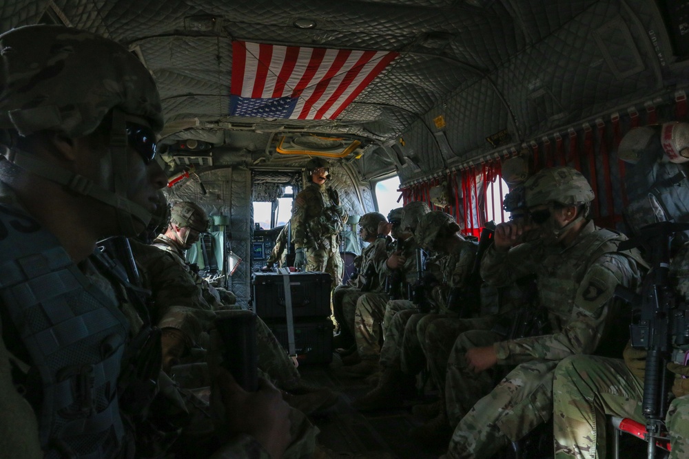 DVIDS - Images - HHBn Soldiers First Flight of DTD [Image 3 of 3]