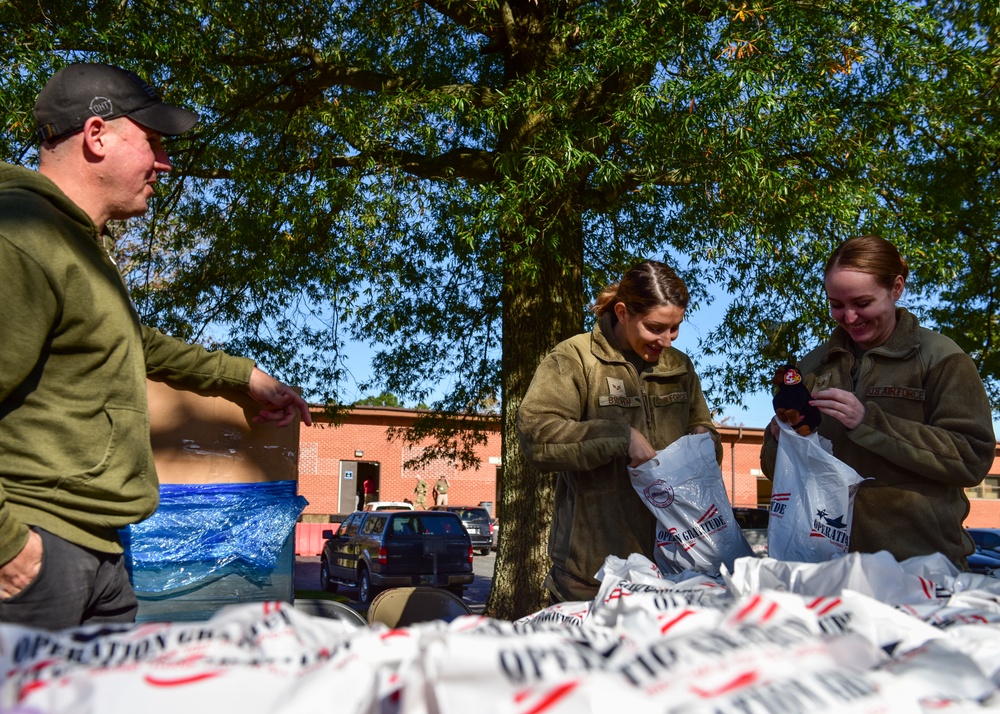 DVIDS - Images - Operation Gratitude provides goodie bags to members ...