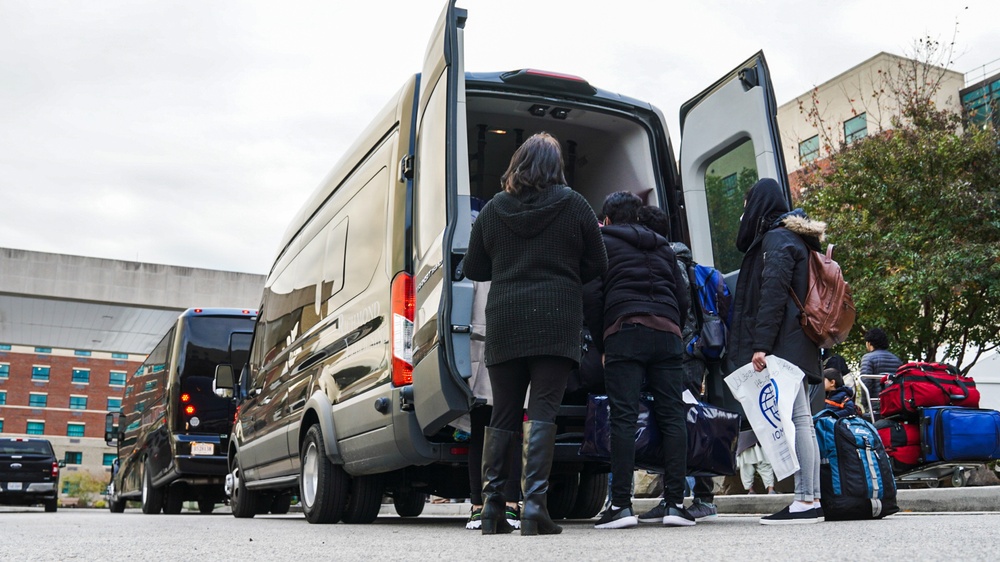 DVIDS - Images - Afghans Depart Ft. Lee for Resettlement [Image 2 of 4]