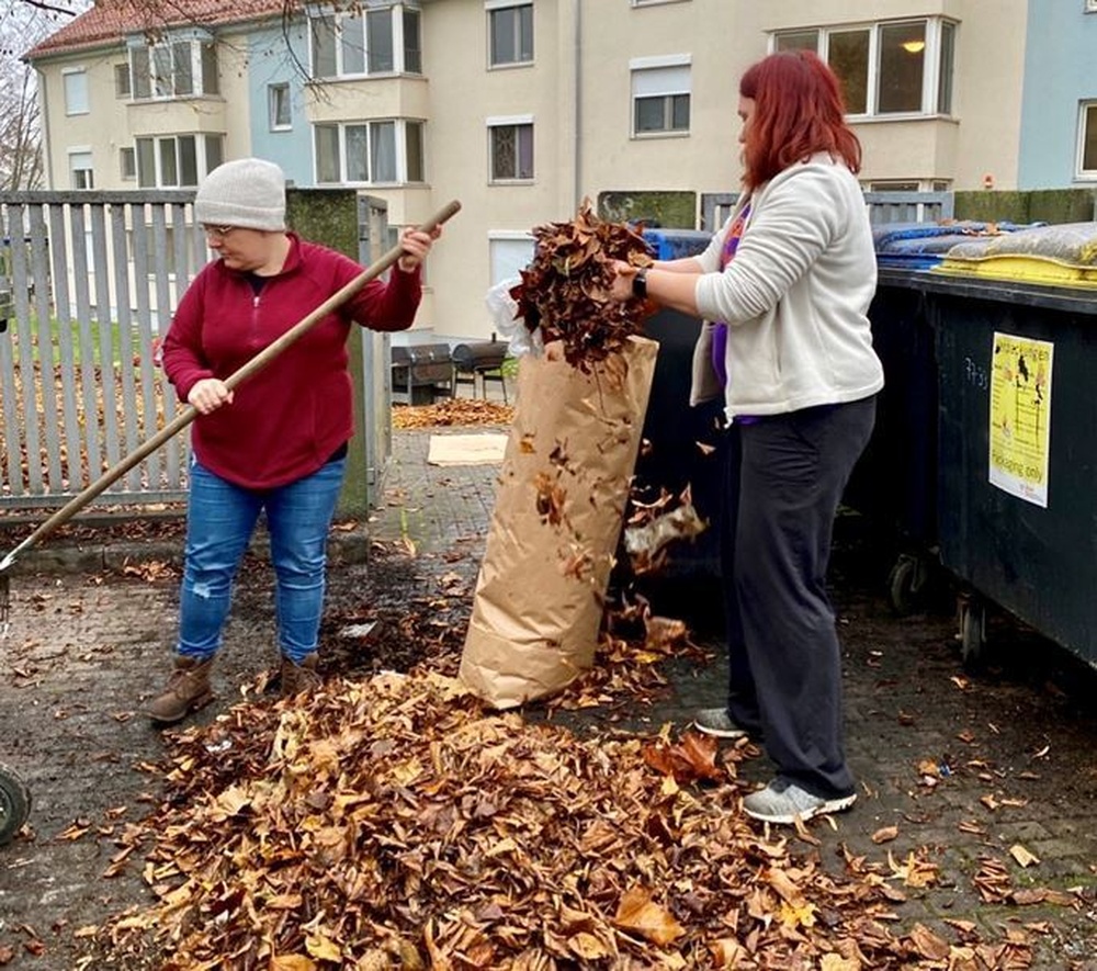 DVIDS - Images - Fall Clean Up event winding down [Image 2 of 4]
