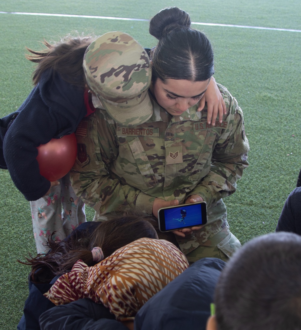 DVIDS - Images - TF Holloman Airman Interacts With Afghan Evacuees ...