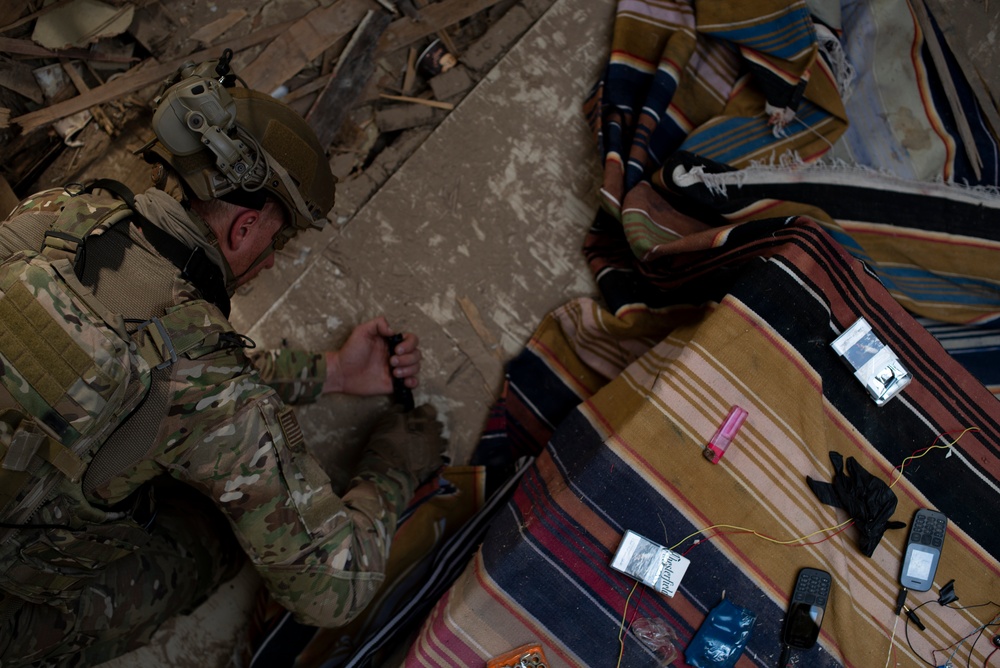 DVIDS - Images - ASAB EOD Host Multi-National FTX [Image 2 of 12]