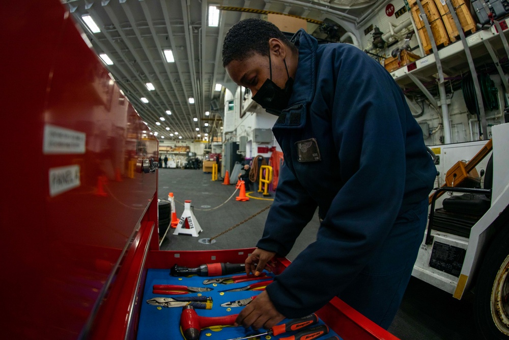 DVIDS - Images - Makin Island Tool Control [Image 4 of 13]