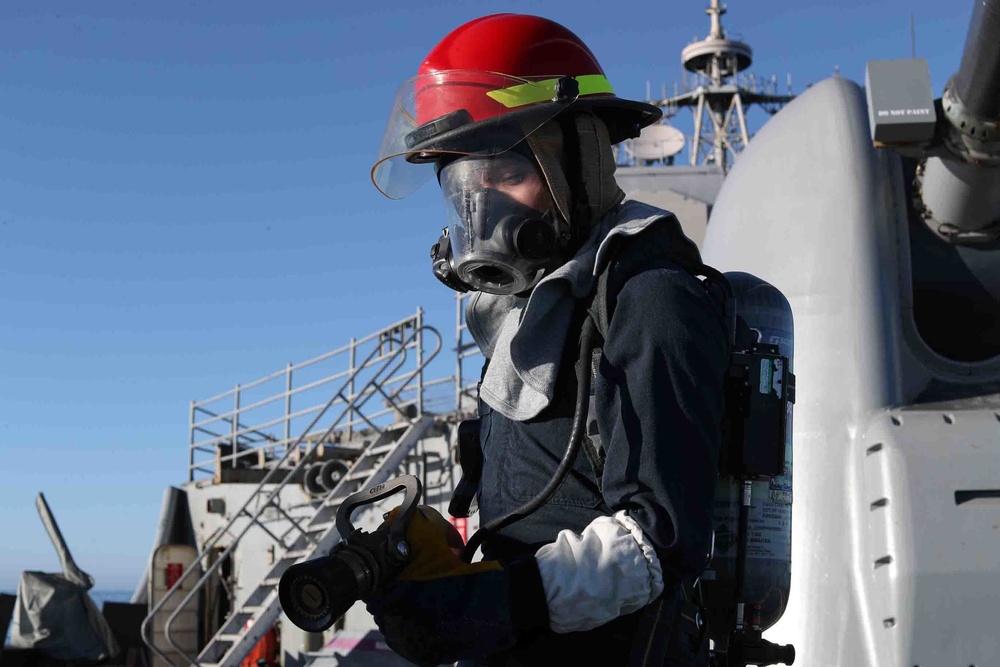 DVIDS - Images - USS Mobile Bay Firefighting Drill [Image 2 of 4]
