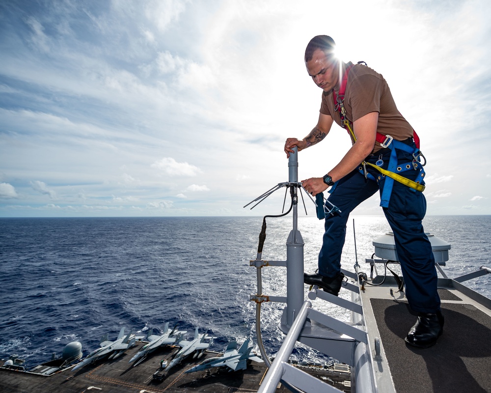 DVIDS - Images - Sailors Perform Radar Maintenance Aloft Aboard USS ...