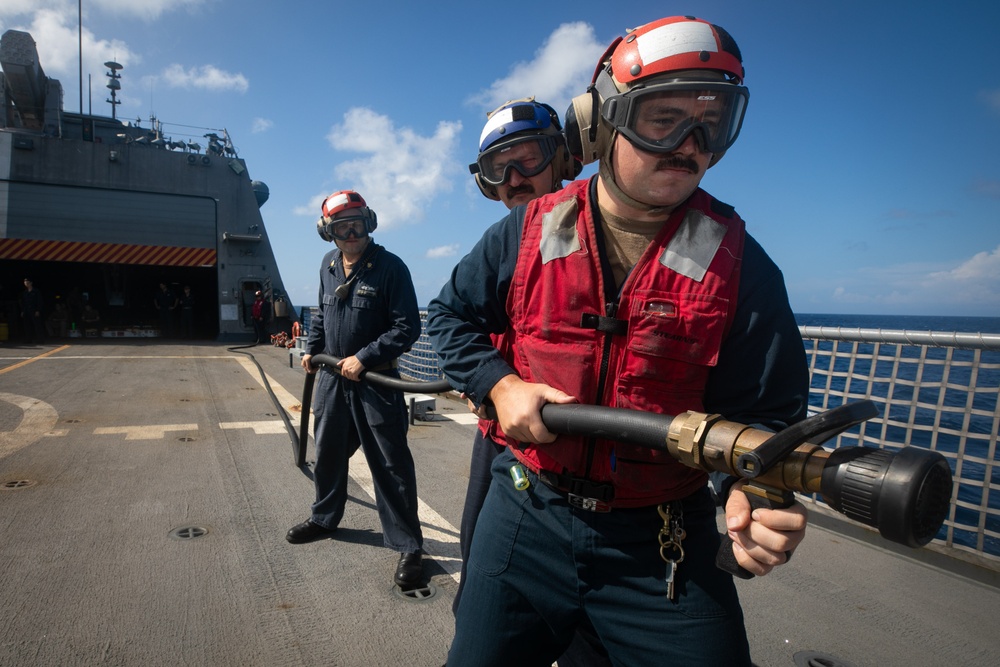 DVIDS - Images - USS Sioux City Sailors Fight Simulated Fire During ...
