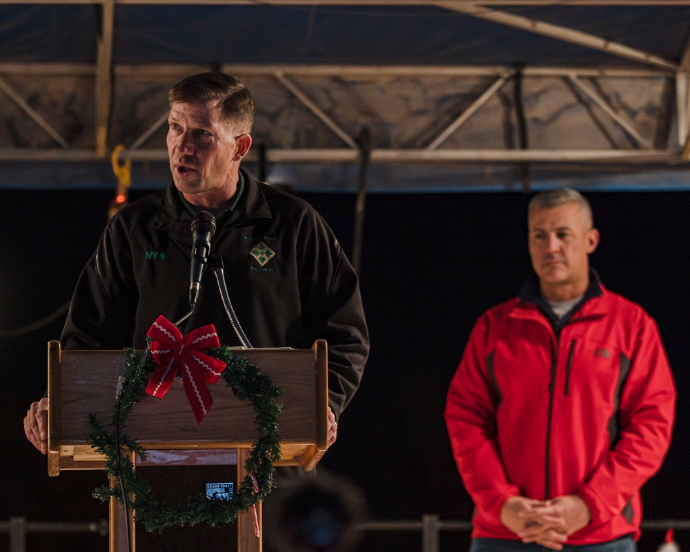 DVIDS - Images - Tree Lighting Ceremony [Image 2 of 4]
