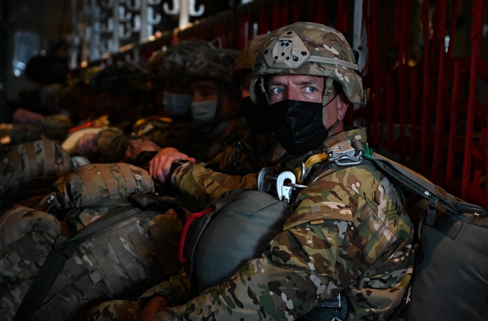 DVIDS - Images - SETAF-AF CG jumps with 173rd AB [Image 4 of 5]