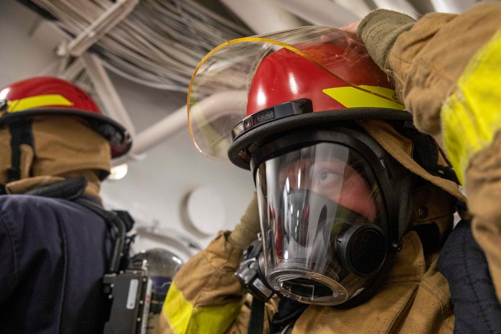 DVIDS - Images - Makin Island Fire Drills [Image 2 of 6]