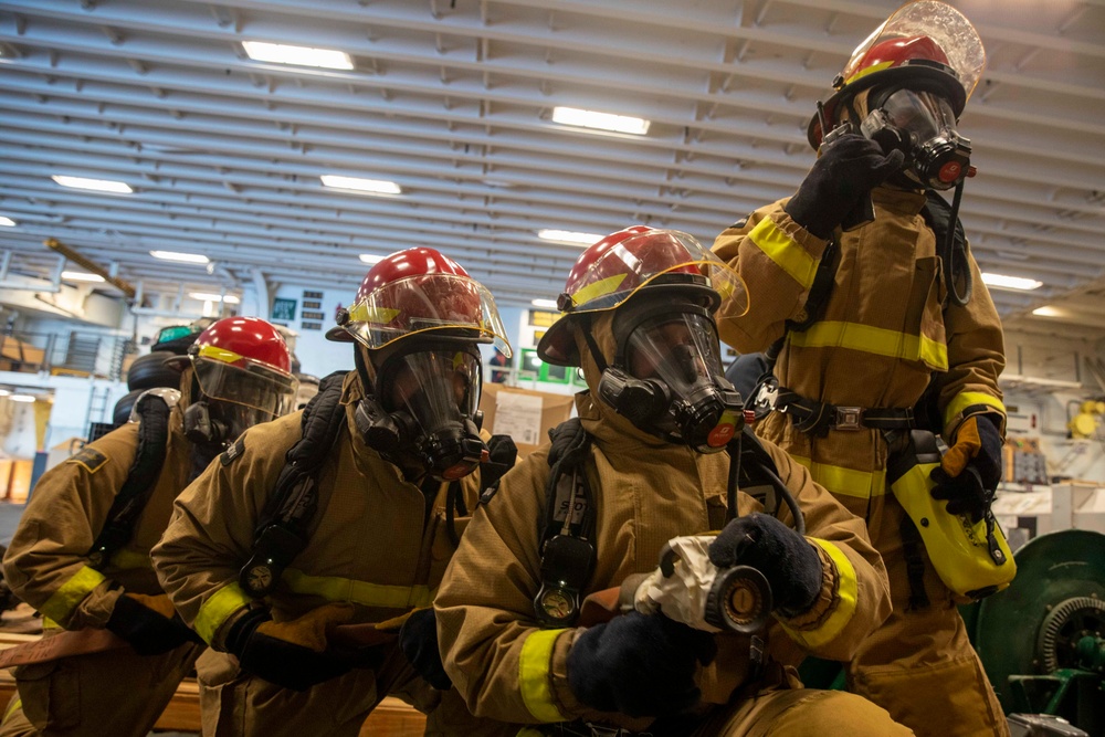 DVIDS - Images - Makin Island Fire Drills [Image 3 of 6]
